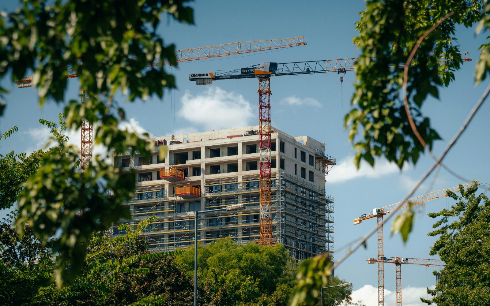 How to Choose a Reconstruction Contractor for Large Projects in Texas